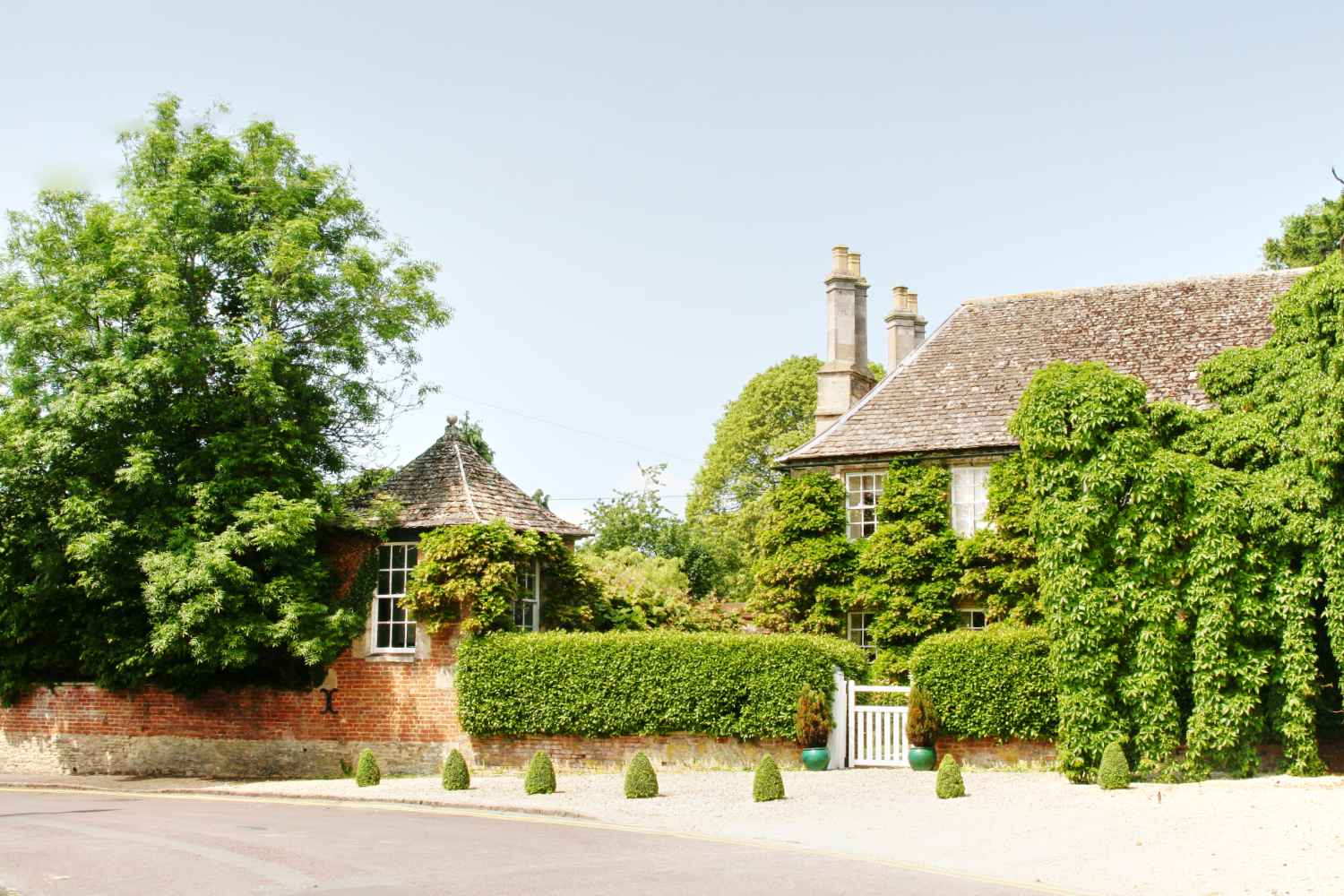 Lechlade-on-Thames - Accommodation, things to do, shopping and more